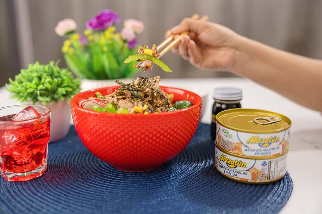 Disfruta de un Poke bowl de atún Mazatún - Atún Mazatún