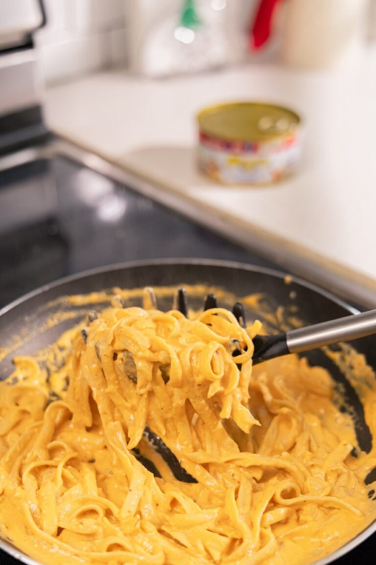 Pasta con crema de pimiento morrón y atún Mazatún - Atún Mazatún